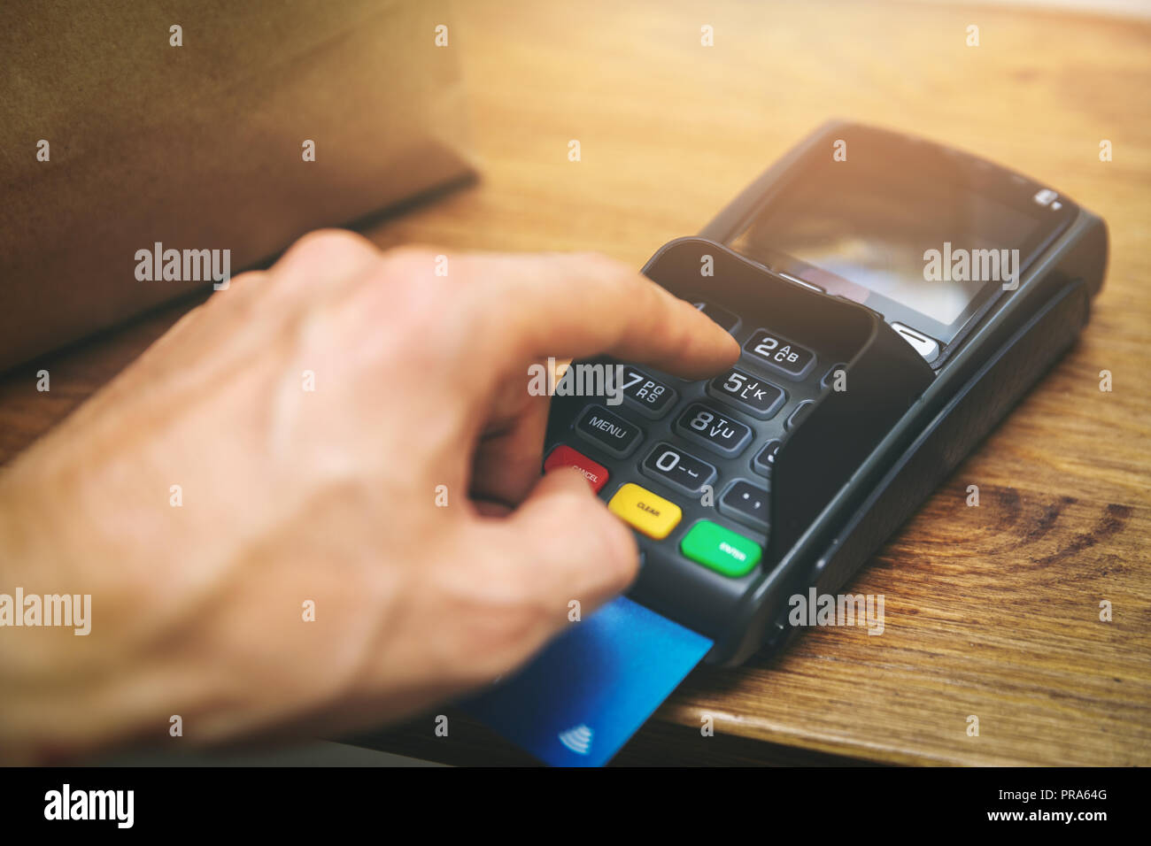 Payment terminal -Fotos und -Bildmaterial in hoher Auflösung – Alamy