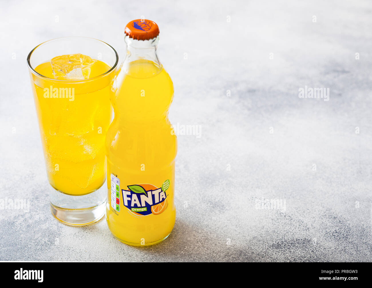 Bottle of fanta -Fotos und -Bildmaterial in hoher Auflösung – Alamy