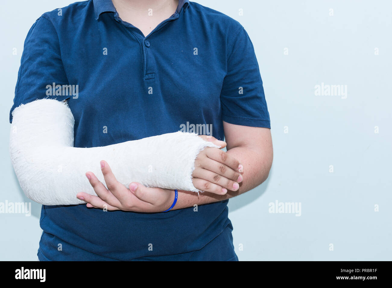 Handgelenk verputzen -Fotos und -Bildmaterial in hoher Auflösung – Alamy