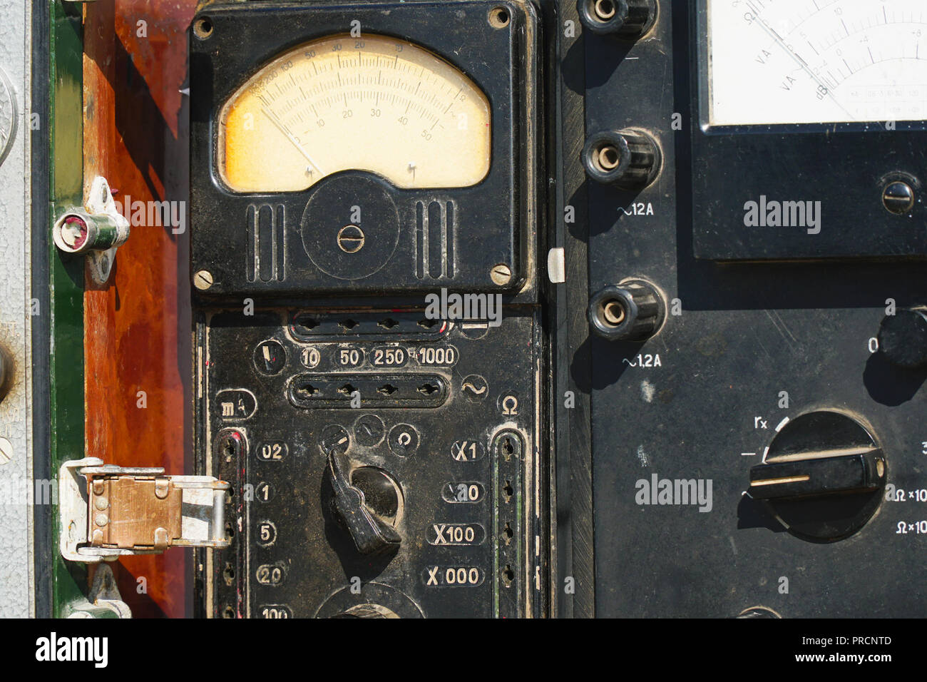 Analog multimeter -Fotos und -Bildmaterial in hoher Auflösung – Alamy