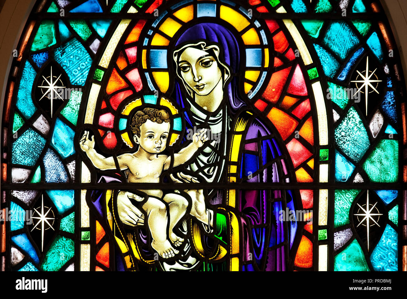 Stained glass window jesus mary -Fotos und -Bildmaterial in hoher Auflösung – Alamy