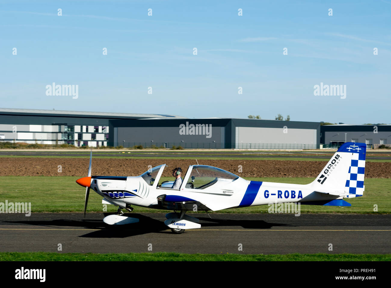 Grob G 115-D-2 am Flugplatz Wellesbourne, Warwickshire, Großbritannien ...