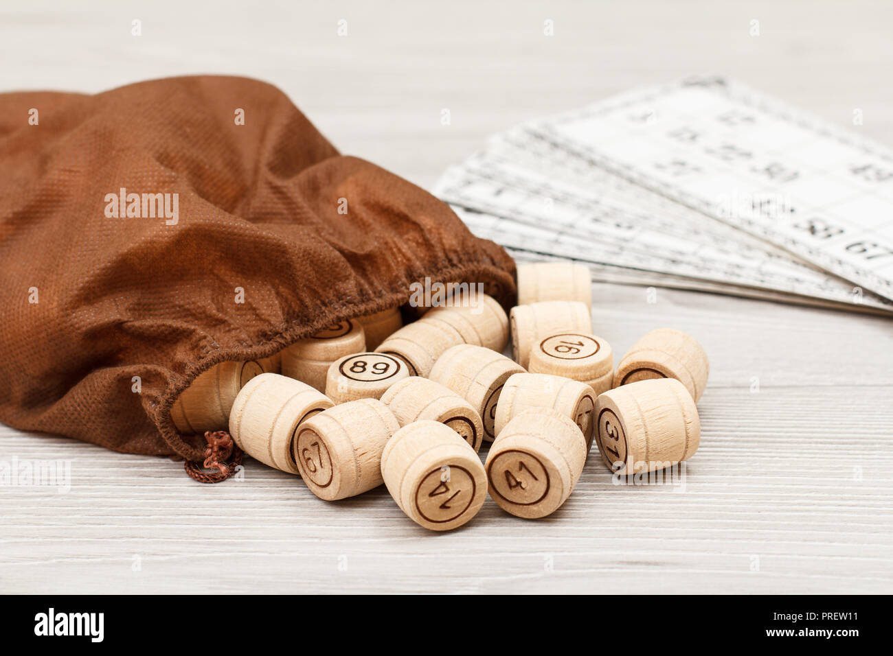 Hölzernes fass -Fotos und -Bildmaterial in hoher Auflösung – Alamy