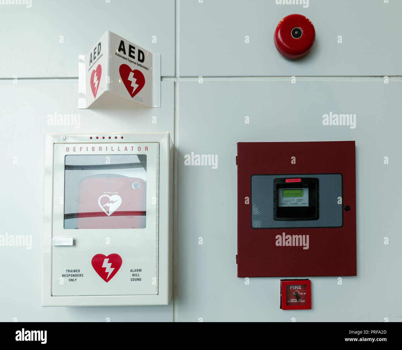 Ein automatisierter externer defibrillator -Fotos und -Bildmaterial in ...