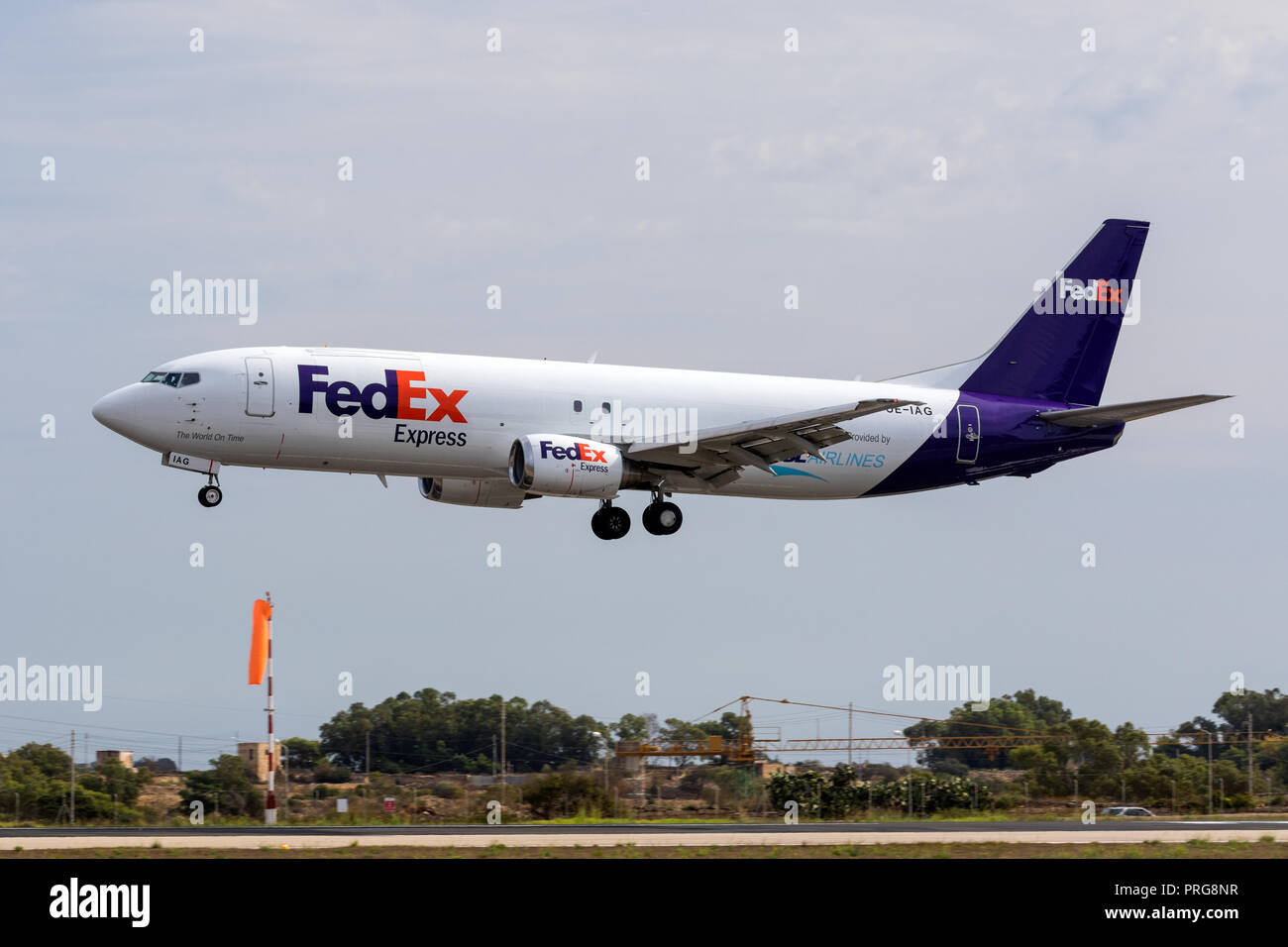 Fedex flugzeug landung -Fotos und -Bildmaterial in hoher Auflösung – Alamy