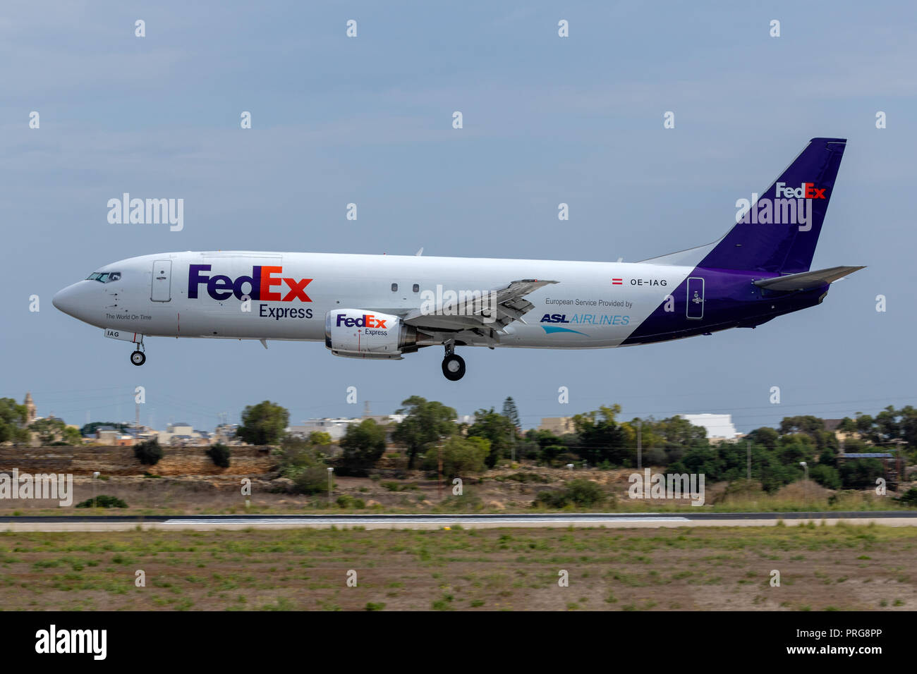 Fedex flugzeug landung -Fotos und -Bildmaterial in hoher Auflösung – Alamy