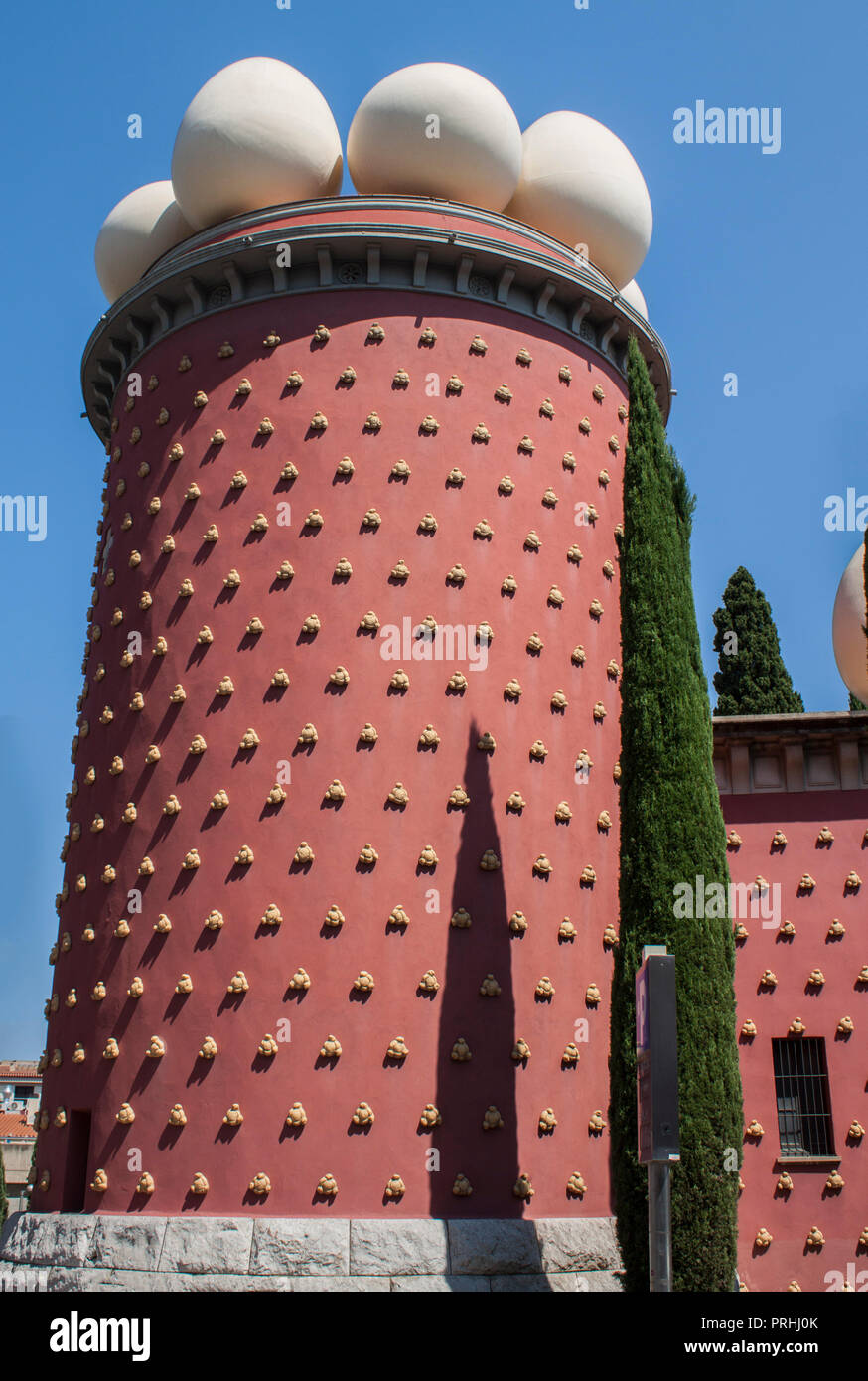 Turm der berühmten Theater und Salvador Dalí-Museum in Figueres ...