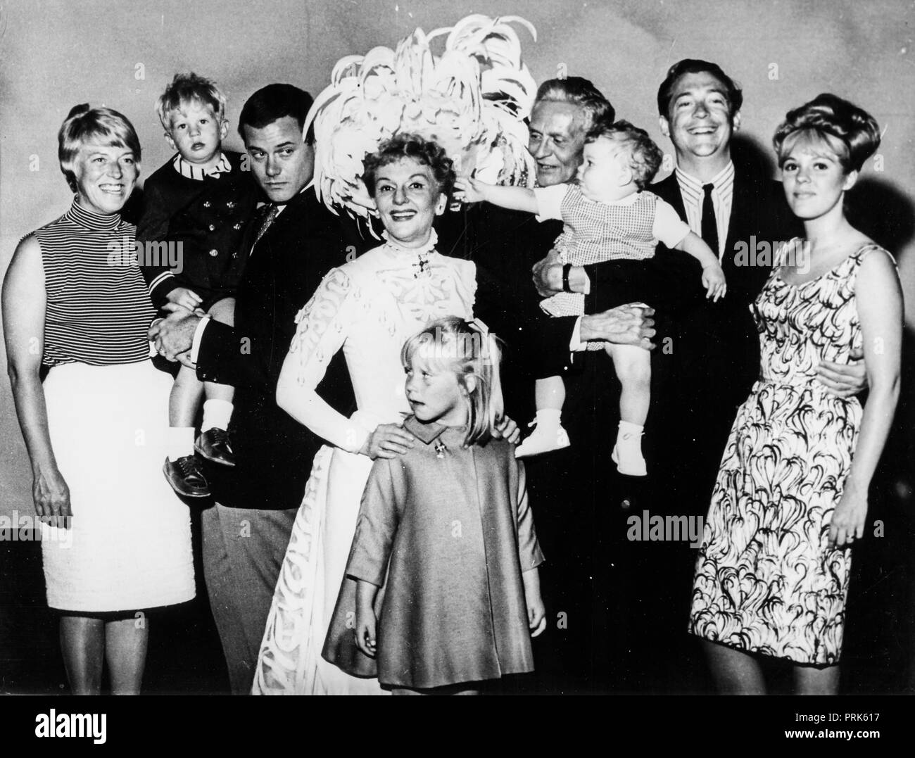 Larry hagman und maj axelsson -Fotos und -Bildmaterial in hoher ...