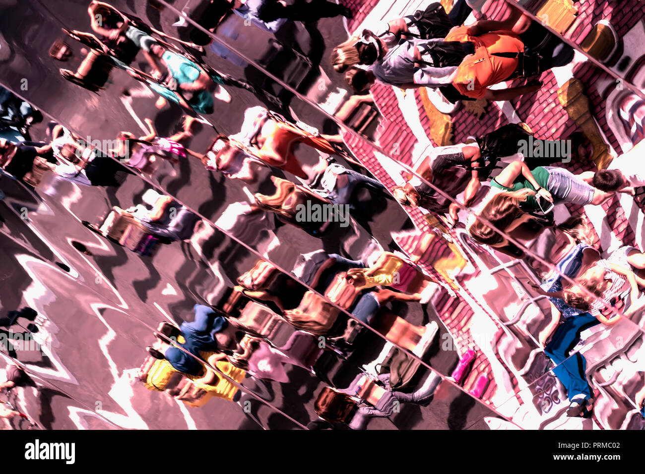 Spiegel Verzerrung Stockfotos und -bilder Kaufen - Alamy