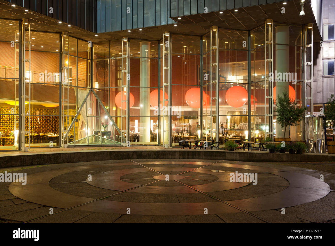 Nacht architektur -Fotos und -Bildmaterial in hoher Auflösung – Alamy