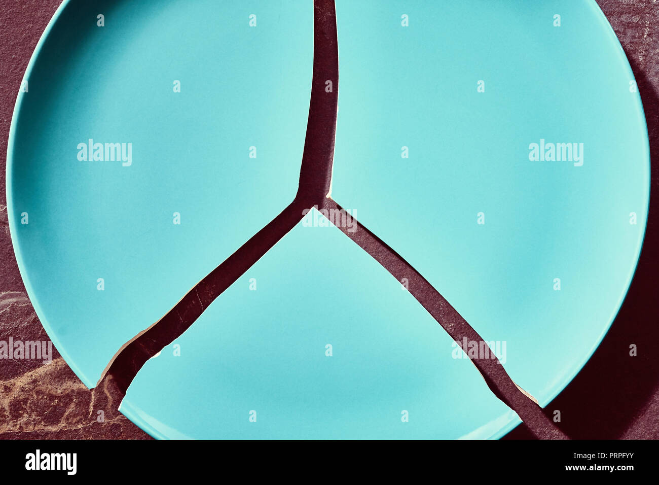 Drei gebrochen -Fotos und -Bildmaterial in hoher Auflösung – Alamy