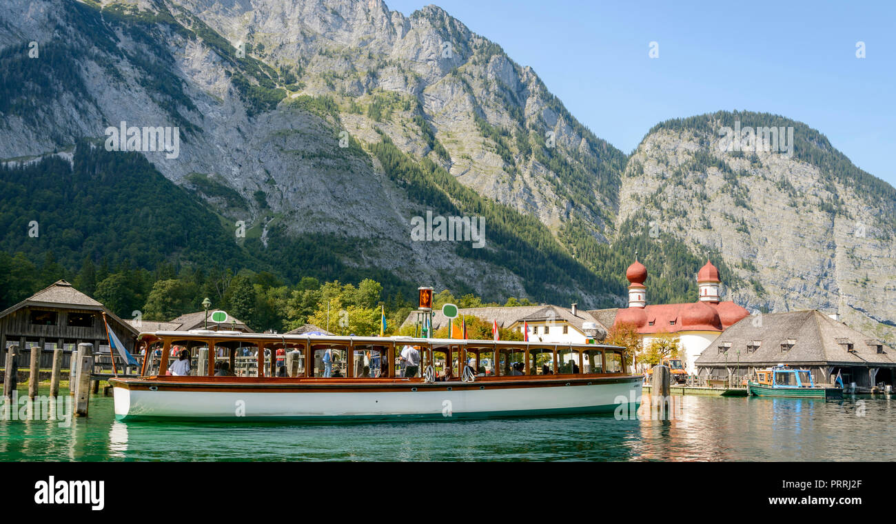 Bootsanlegestelle St. Bartholomä mit Pkw Boot am Königssee, Watzmann ...