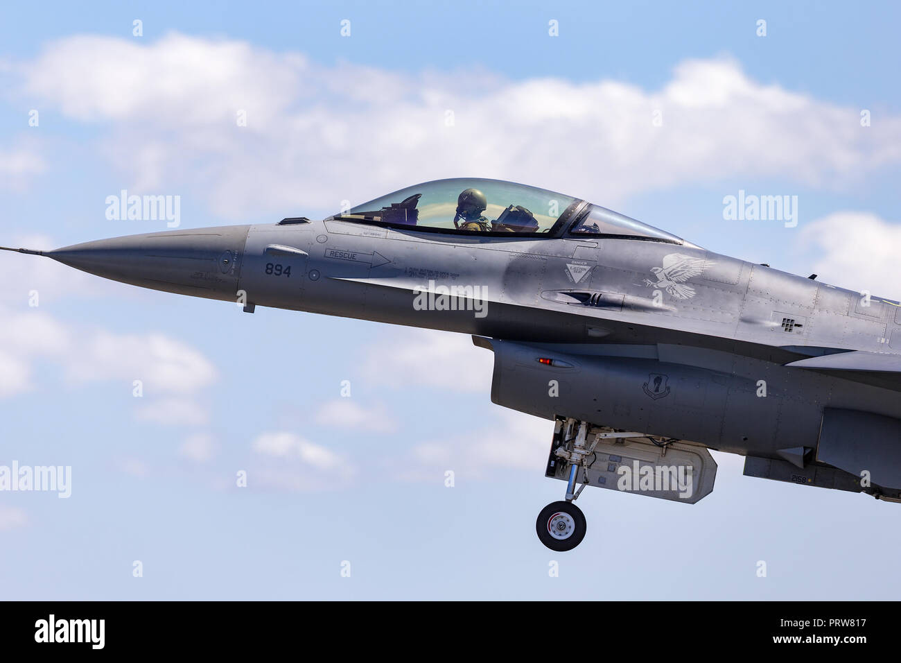 Amerikanische luftwaffe f 16 -Fotos und -Bildmaterial in hoher ...