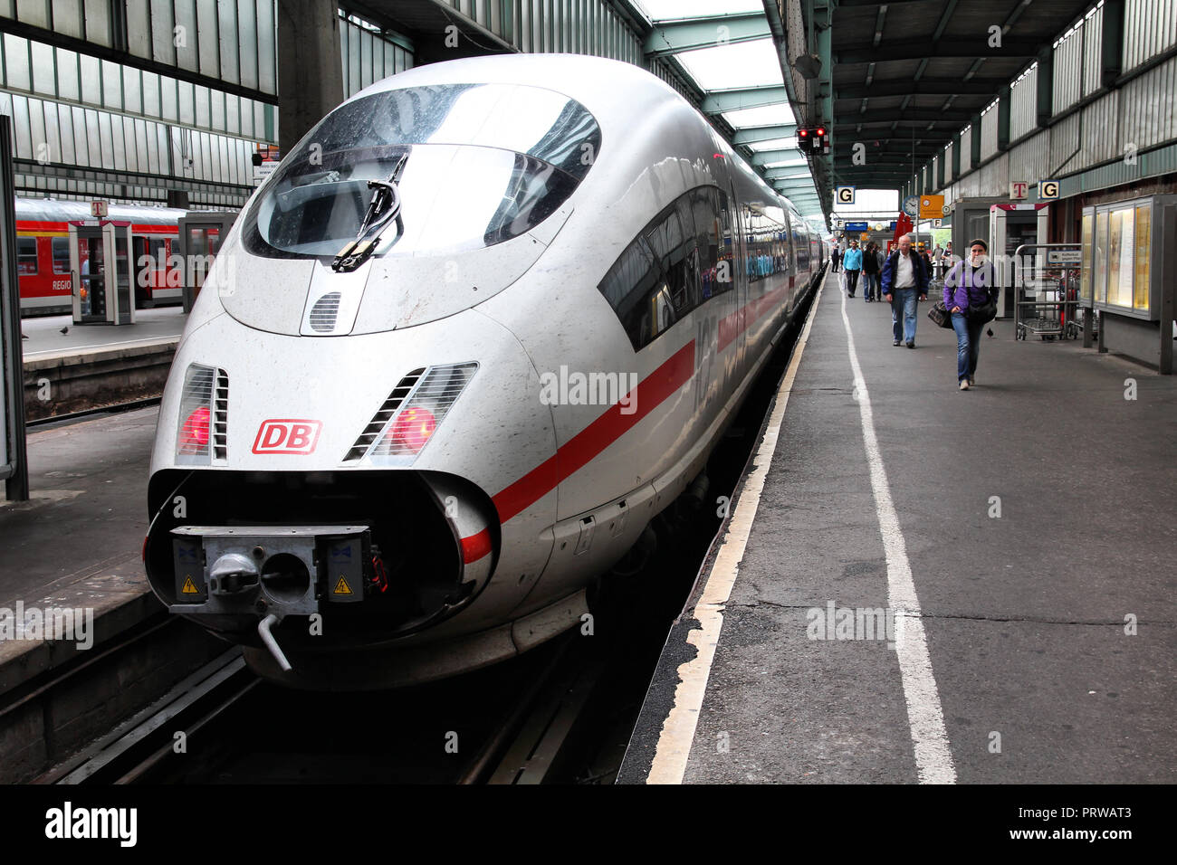 Stuttgart express -Fotos und -Bildmaterial in hoher Auflösung – Alamy