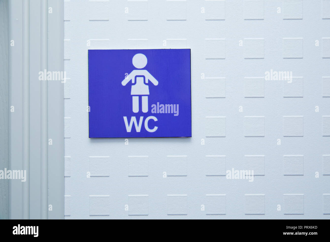 Toilette Schild auf der WC-Tür. WC WC Symbole gesetzt. Frauen WC ...