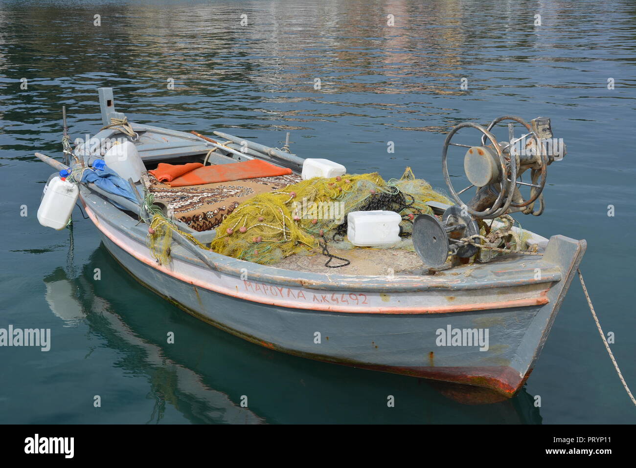 Angetriebenes fischerboot -Fotos und -Bildmaterial in hoher Auflösung ...