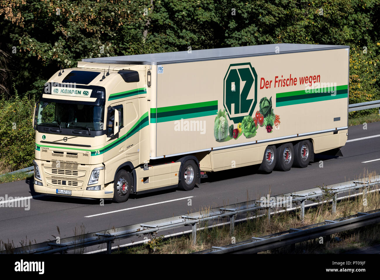 AZ Kempen Lkw auf der Autobahn. (AZ) Absatzzentrale Kempen ist aktiv im ...