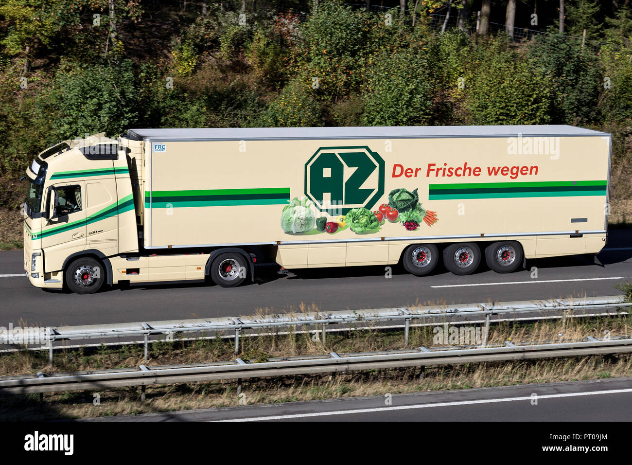 AZ Kempen Lkw auf der Autobahn. (AZ) Absatzzentrale Kempen ist aktiv im ...