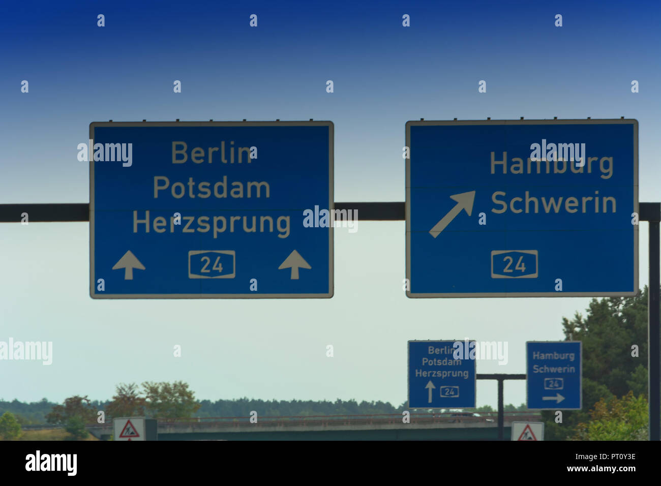 German Autobahn Motorway Exit Sign Stockfotos und -bilder Kaufen - Alamy