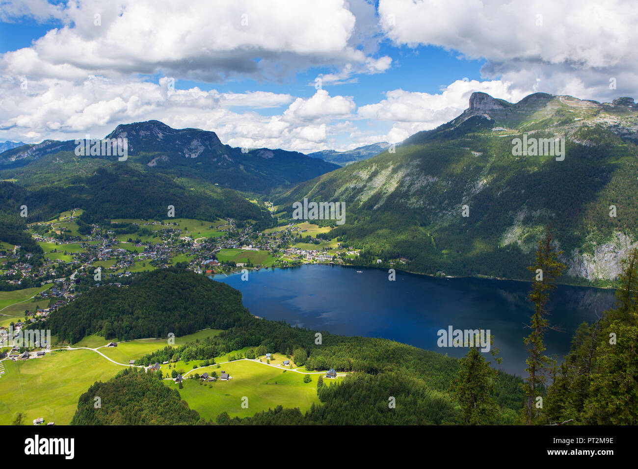 Altausseersee mit blick auf den verlierer -Fotos und -Bildmaterial in ...