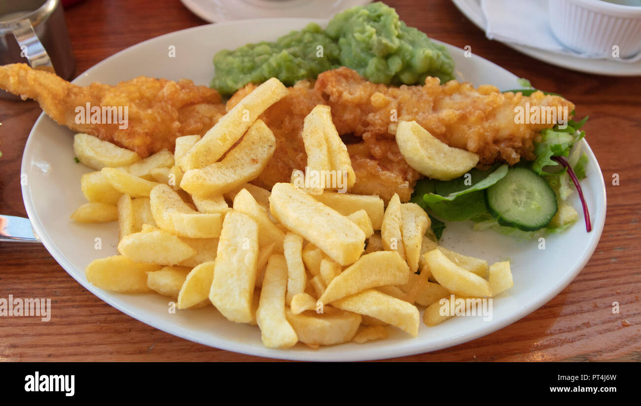 Traditionelle fisch und chips -Fotos und -Bildmaterial in hoher ...