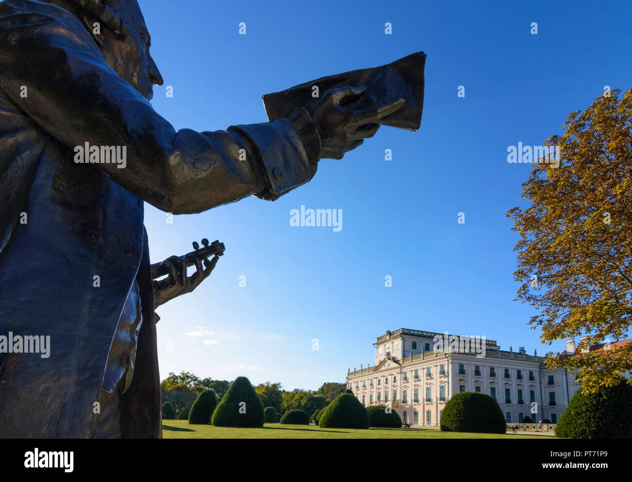 Statue Des Komponisten Joseph Haydn Stockfotos und -bilder Kaufen - Alamy