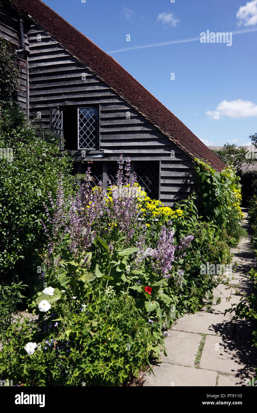 Bauerngarten im sommer -Fotos und -Bildmaterial in hoher Auflösung – Alamy