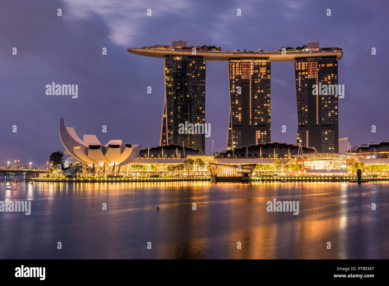 Sands marina bay resort -Fotos und -Bildmaterial in hoher Auflösung – Alamy