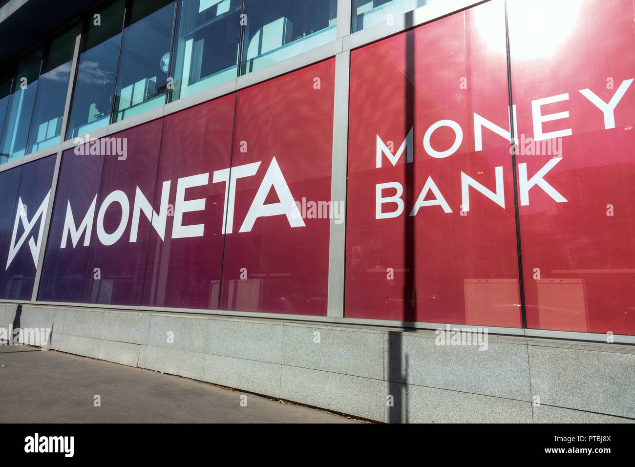 Logo der moneta geldbank moneta geldbank -Fotos und -Bildmaterial in ...