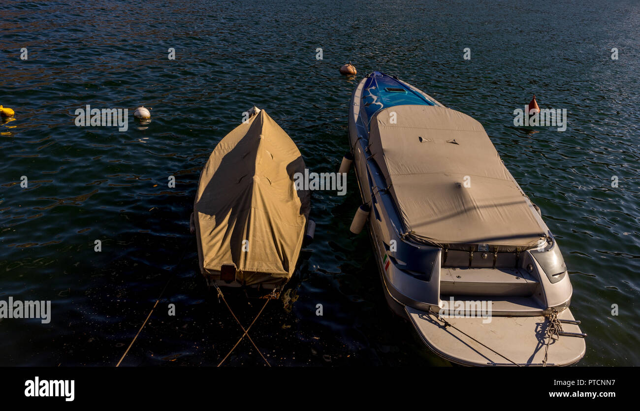 Bootfahren am comer see -Fotos und -Bildmaterial in hoher Auflösung – Alamy