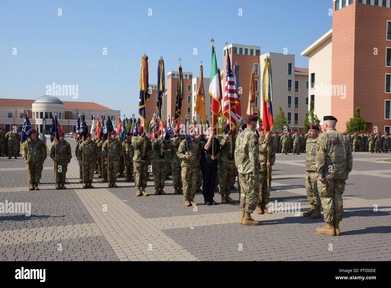 Generalmajor gregory anderson -Fotos und -Bildmaterial in hoher ...