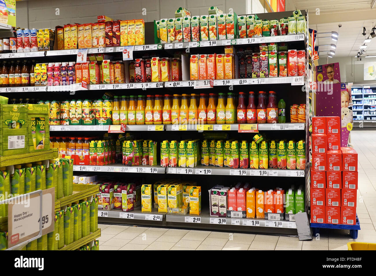 Innenraum eines REWE Supermarkt Stockfotografie - Alamy