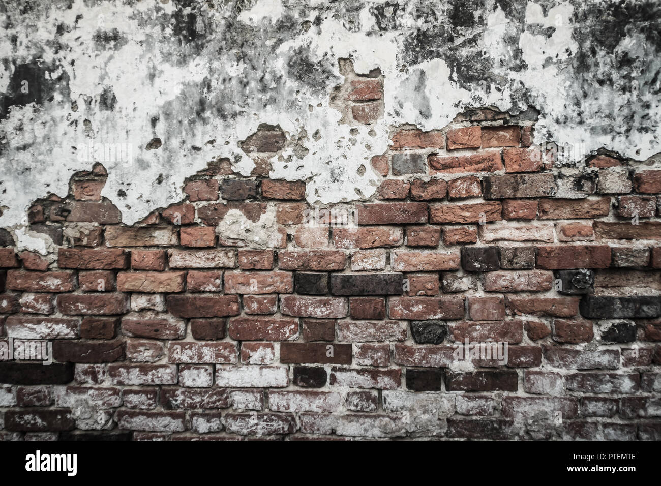 Broken Brick Wall Stockfotos und -bilder Kaufen - Alamy
