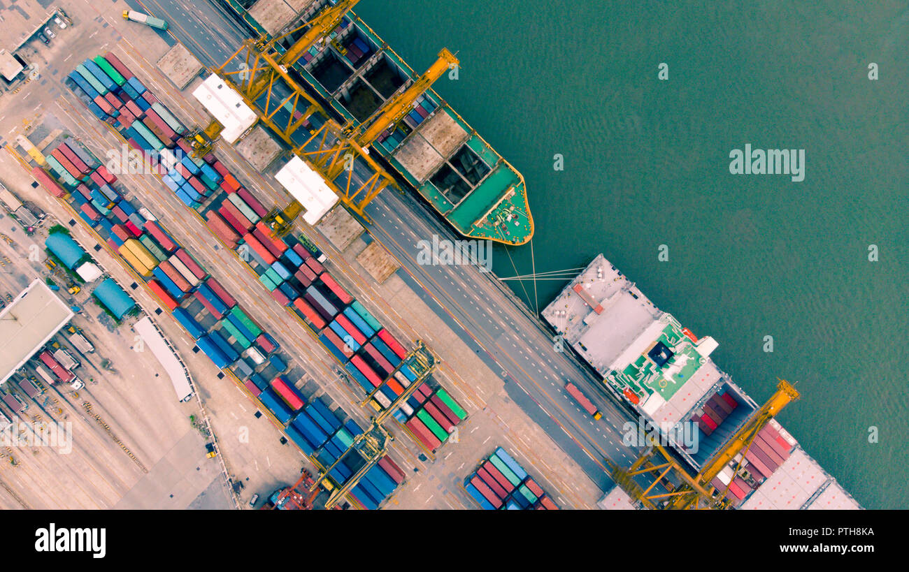 Shipping container crane -Fotos und -Bildmaterial in hoher Auflösung ...