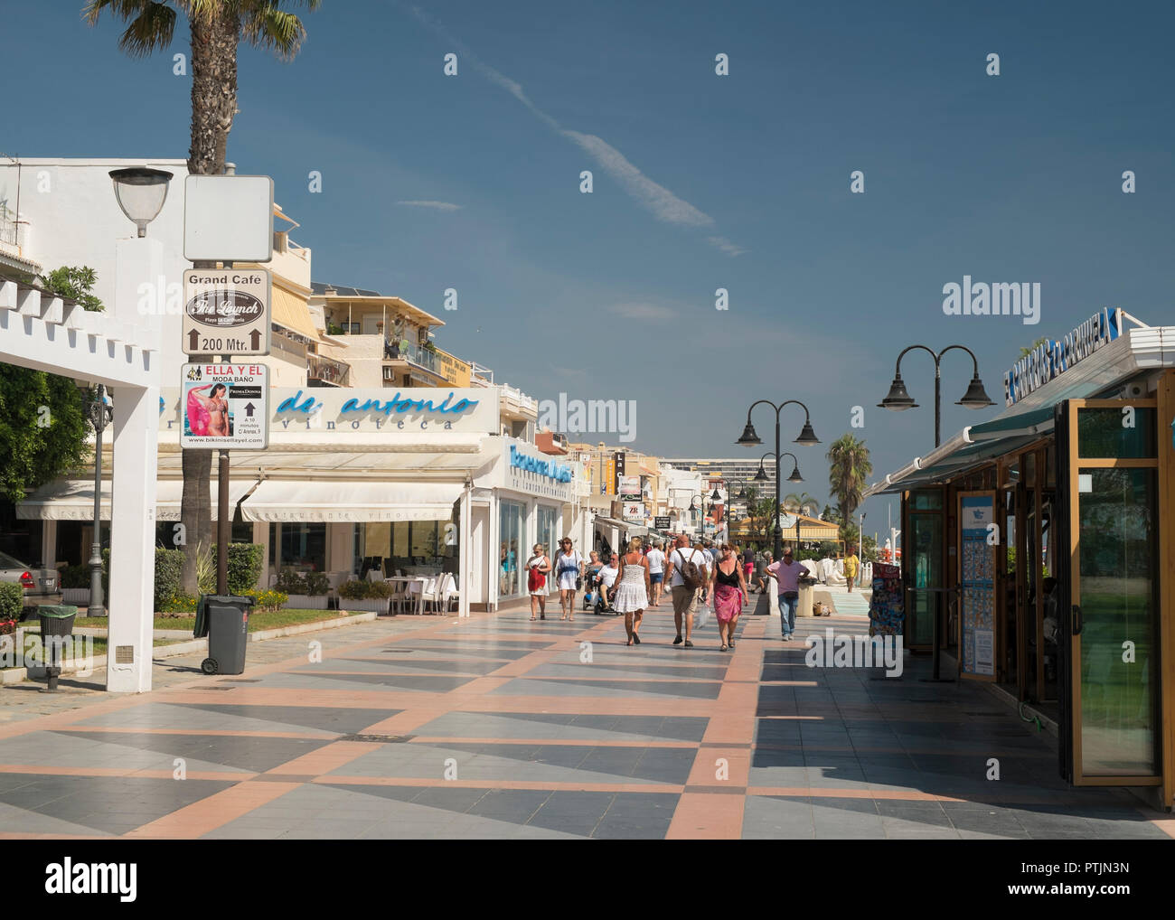 Die Strandpromenade von La Carihuela, Torremolinos, Málaga Provinz ...