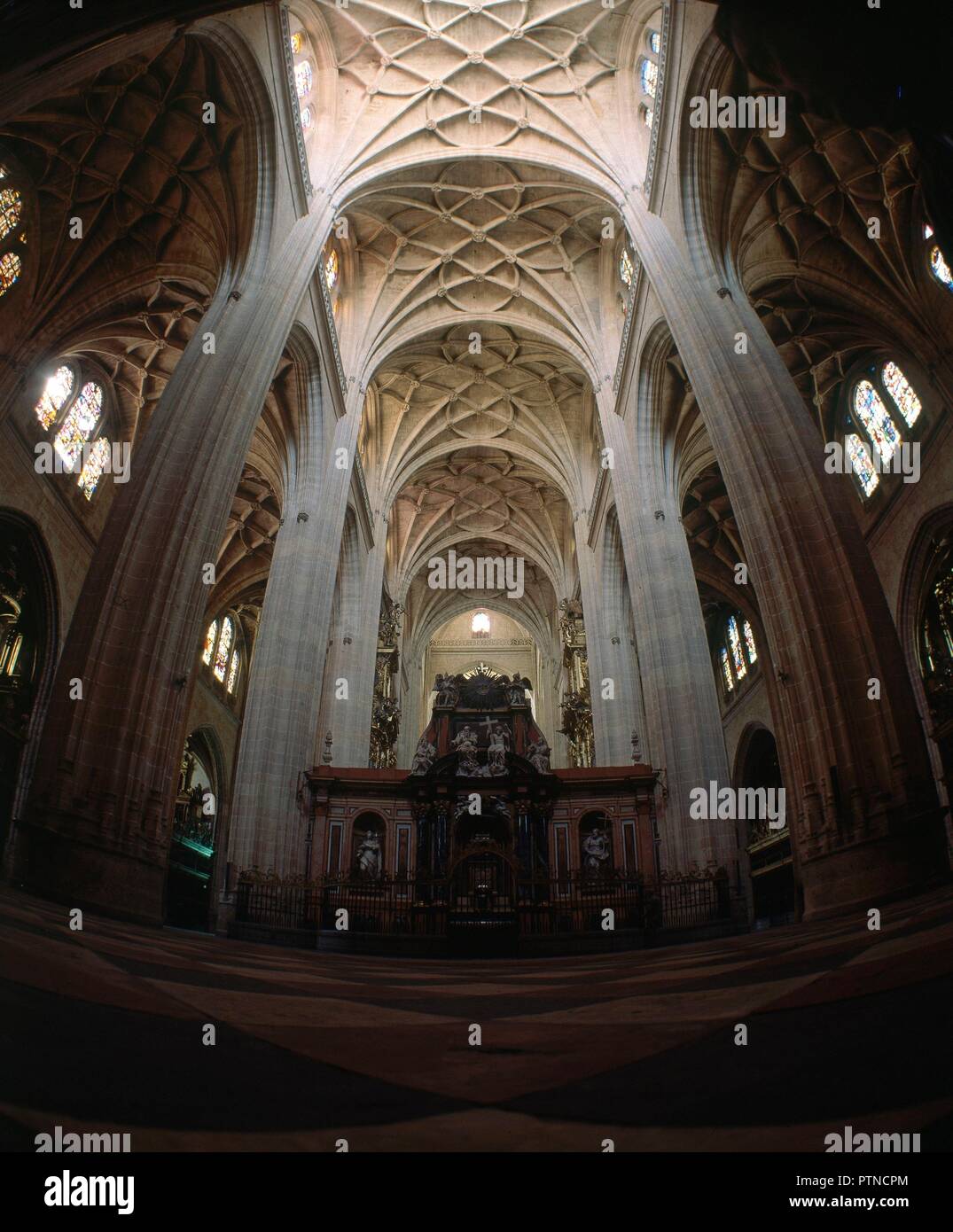 Innenraum - VISTA DE LA NAVE PRINCIPAL HACIA EL TRASCORO - BOVEDAS ...