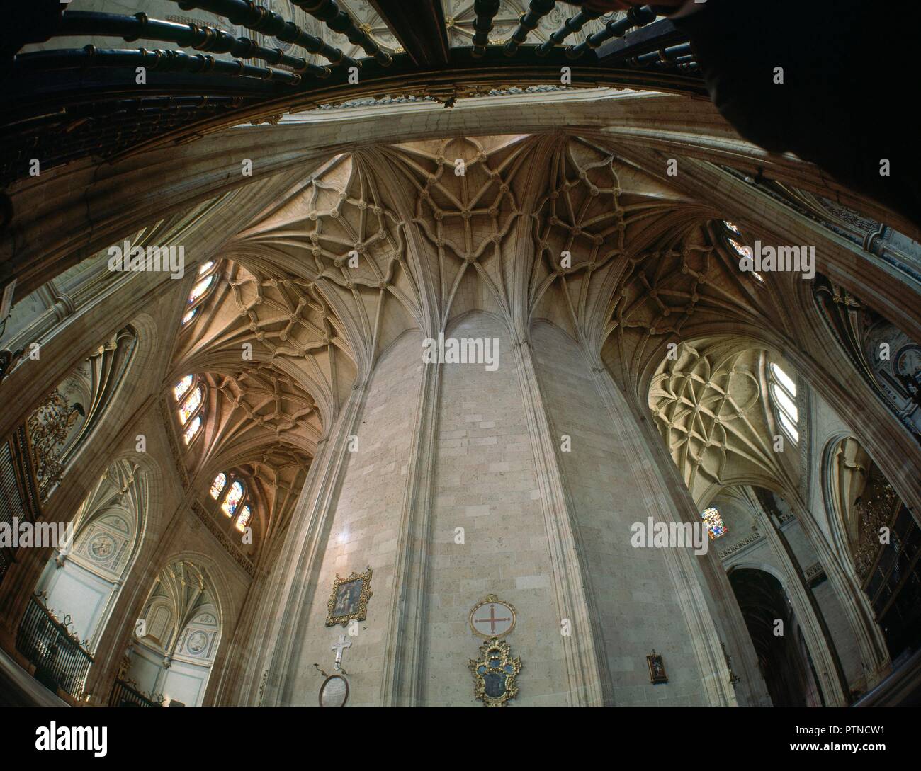 Innenraum - Girola - VISTA CON OJO DE PEZ DE LA BOVEDA ESTRELLADA ...