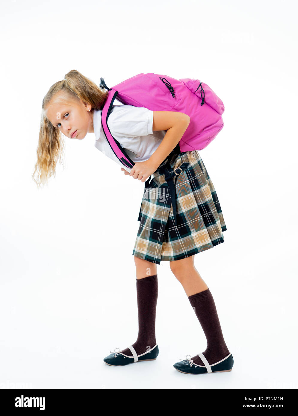 Kind mit schwerem rucksack -Fotos und -Bildmaterial in hoher Auflösung ...