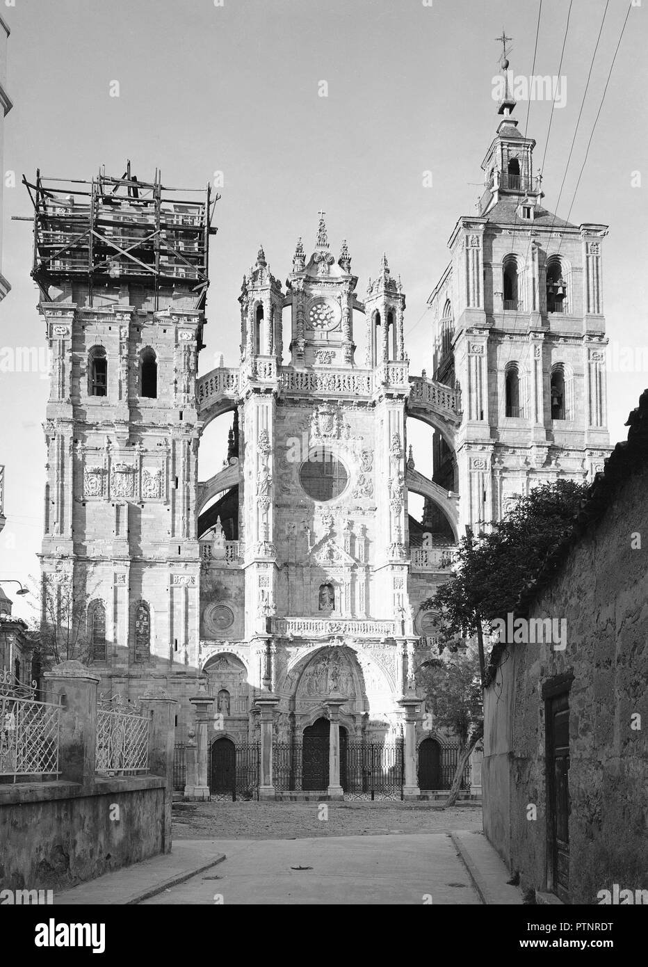 FACHADA OCCIDENTAL DE LA CATEDRAL DE ASTORGA - Siglo XVIII - BARROCO ...