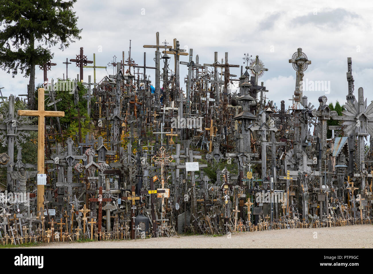 Der Berg der Kreuze - ein Ort der religiösen Wallfahrt in der Nähe von Siauliai in Litauen. Über ...