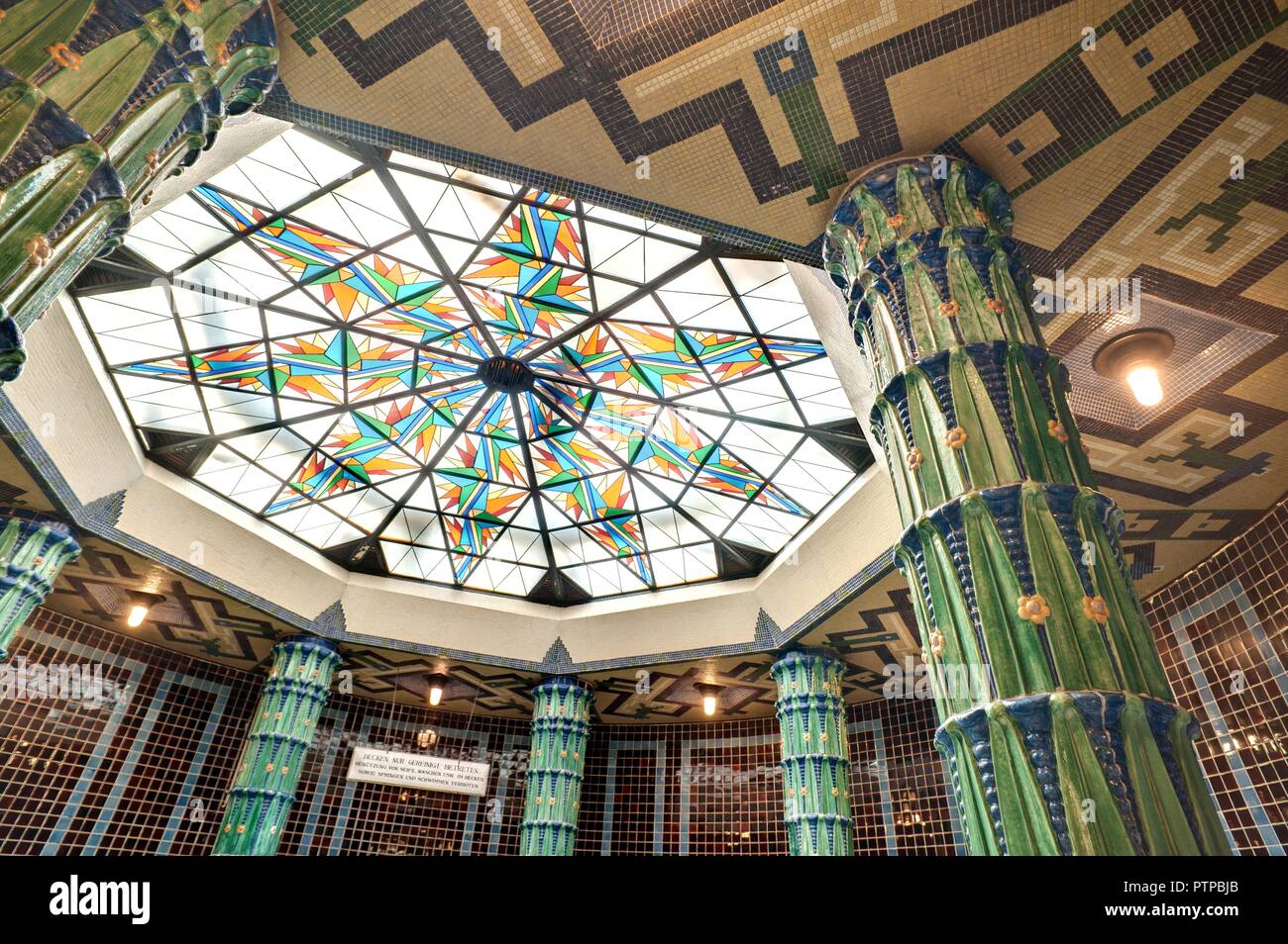 Hallenbad amalienbad -Fotos und -Bildmaterial in hoher Auflösung – Alamy