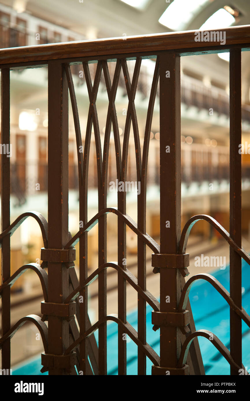 Hallenbad amalienbad -Fotos und -Bildmaterial in hoher Auflösung – Alamy