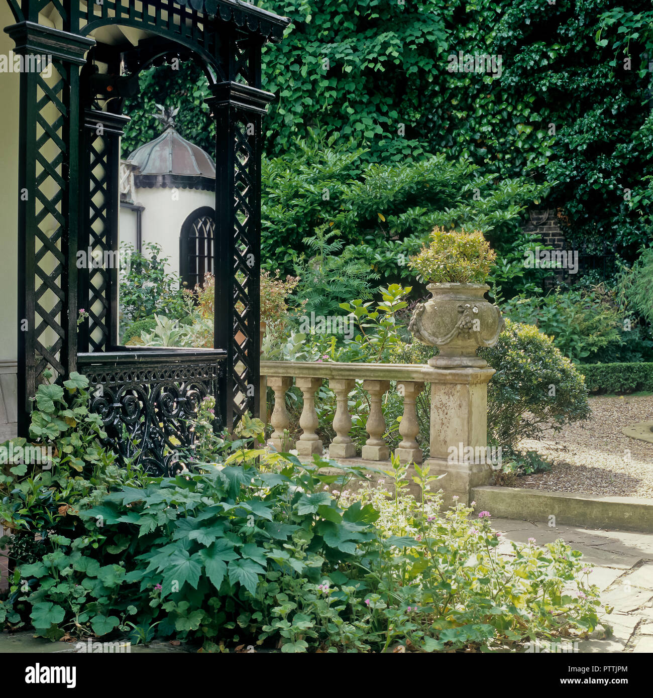 Viktorianische balustrade -Fotos und -Bildmaterial in hoher Auflösung ...