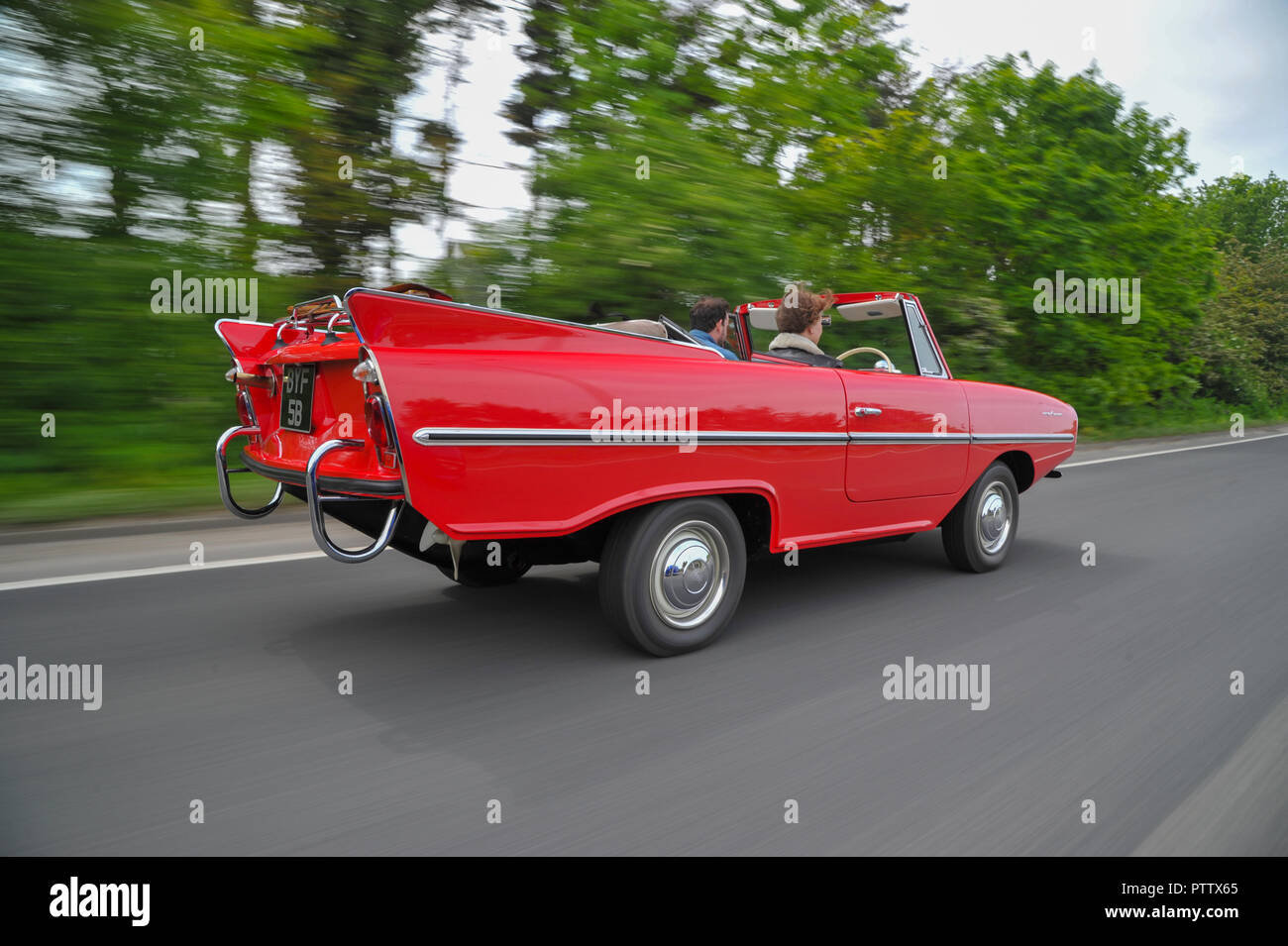 Amphibious car -Fotos und -Bildmaterial in hoher Auflösung – Alamy