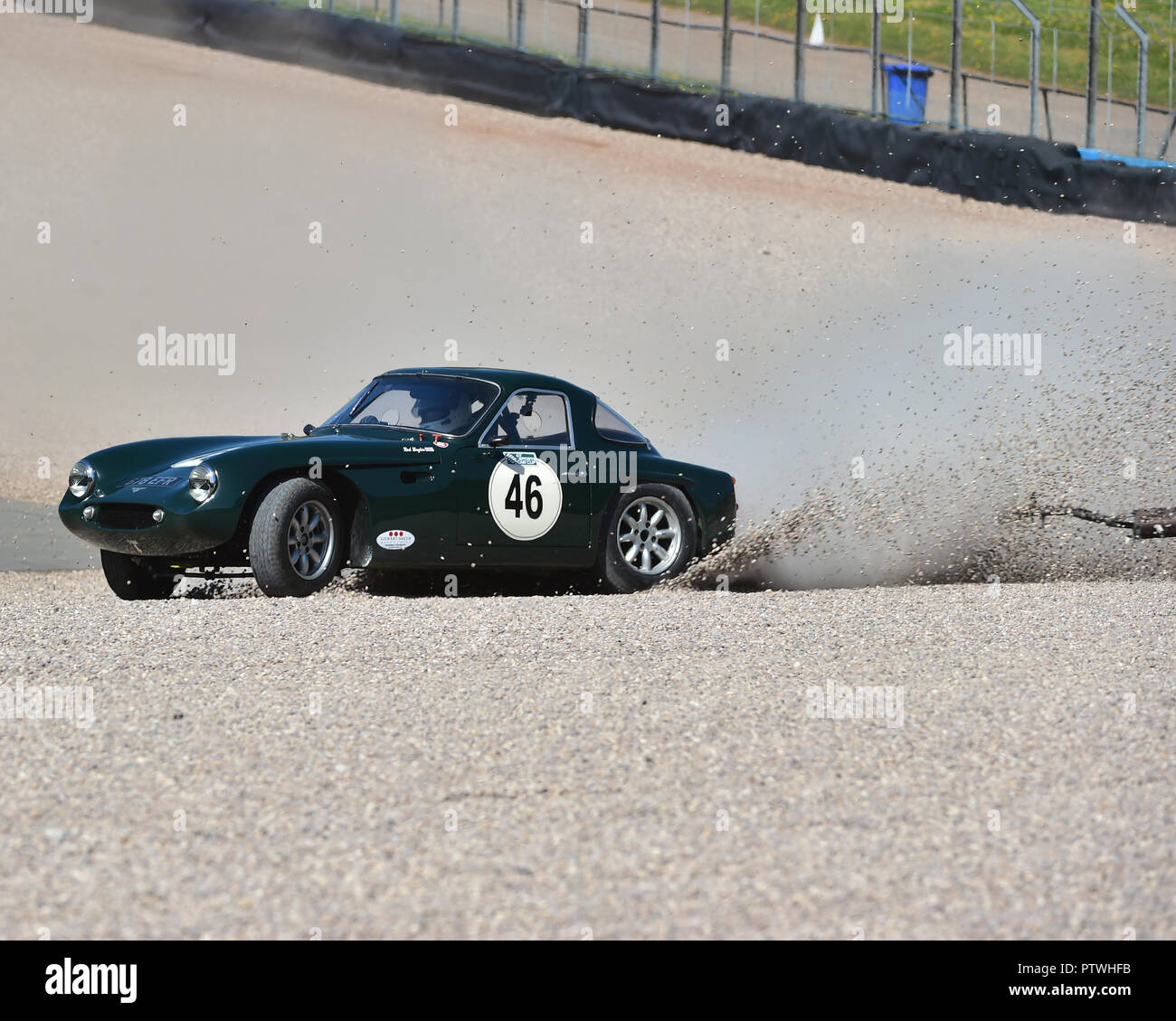 Auspuff zerrissen von der Unterseite durch das Kiesbett gehen, Rod ...