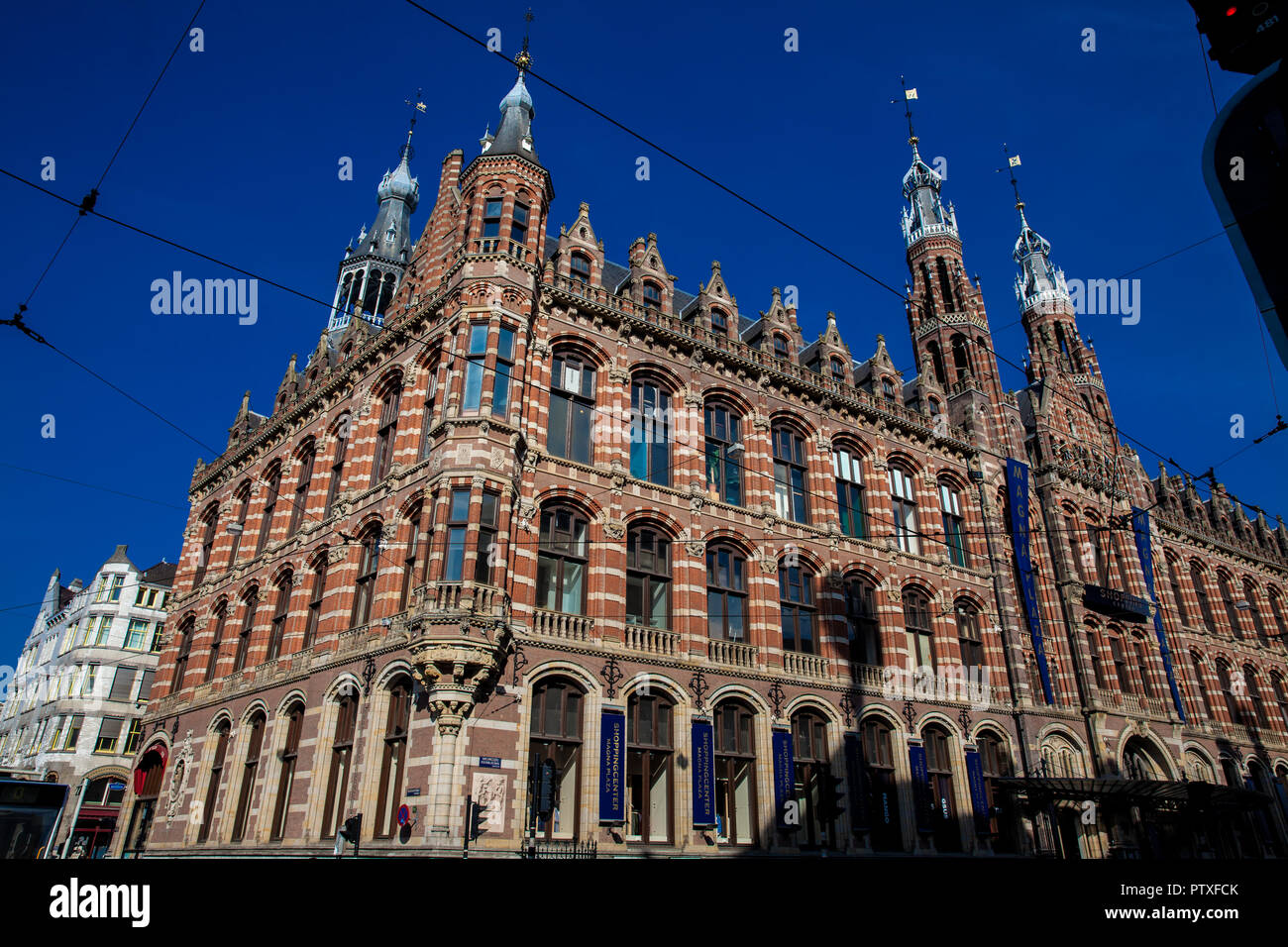 Magna plaza einkaufszentrum amsterdam -Fotos und -Bildmaterial in hoher ...