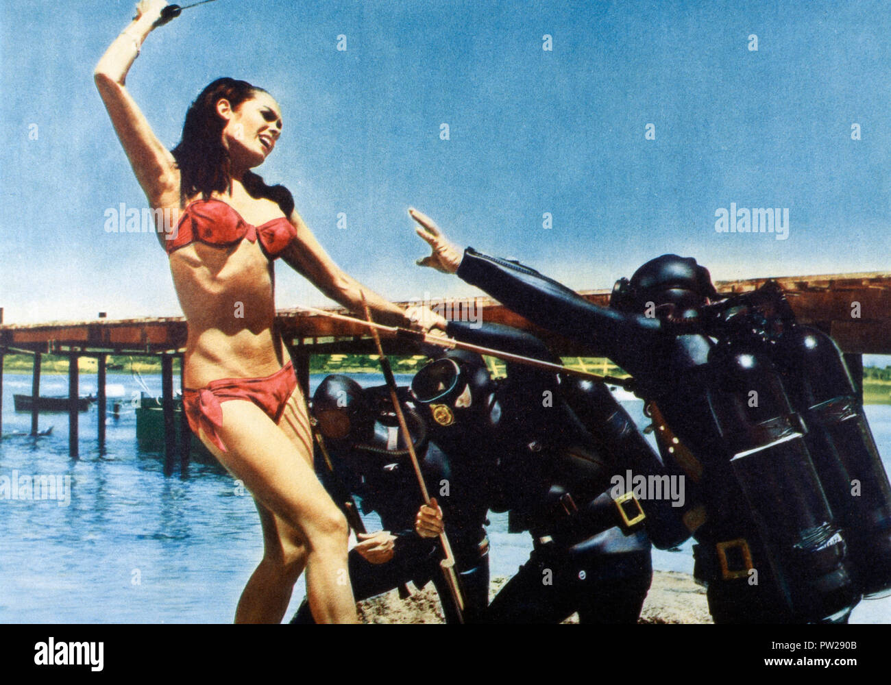 Thunderball Claudine Auger 1965 Stockfotos und -bilder Kaufen - Alamy