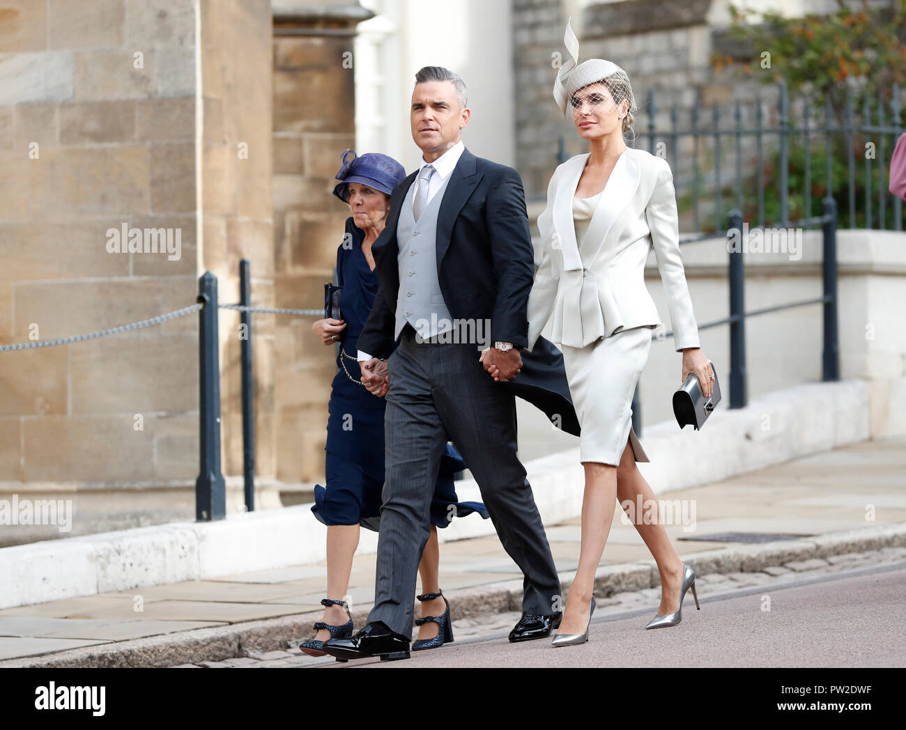 Robbie Williams kommt mit seiner Frau Ayda Field und Gwen Feld die ...