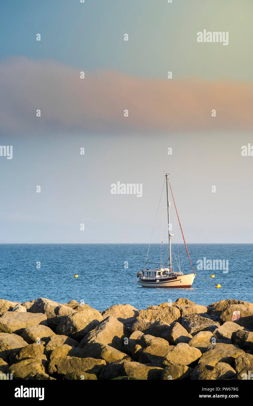 Wellenbrecher im meer -Fotos und -Bildmaterial in hoher Auflösung ...