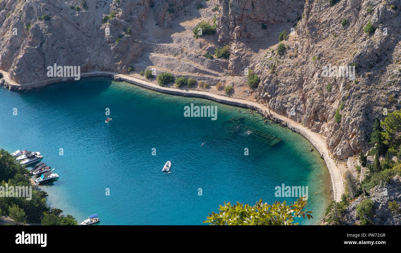 Zavratnica Bucht gesehen von oben. Dies ist Teil des Velebit ...